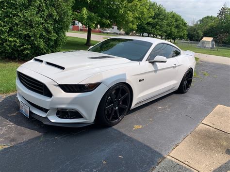 White Ford Mustang Gt