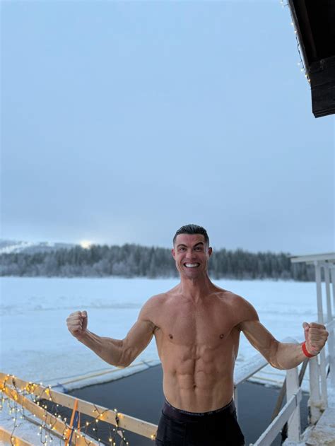 کریستیانو رونالدو و خانواده‌اش در دل قطب شمال؛ جشن کریسمس در دهکده بابا