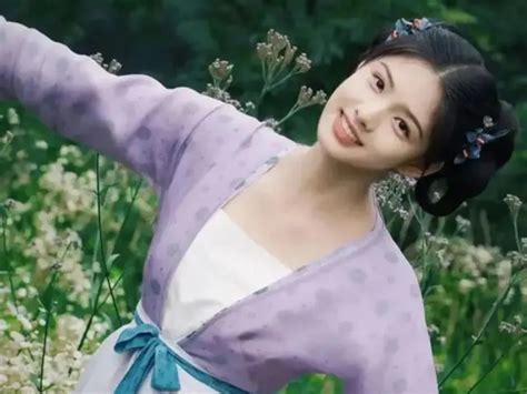 Newcomer Ai Mi Gets Attention In Wu Jinyans New Drama