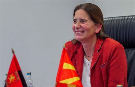 Телевизија 24 Грчката амбасадорка ја напушти собраниската сала за време на говорот на