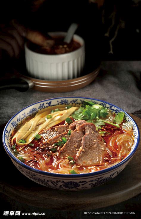 牛肉酸辣粉摄影图 传统美食 餐饮美食 摄影图库 昵图网