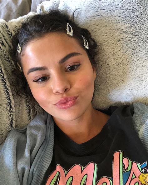 Kisses R SelenaGomez