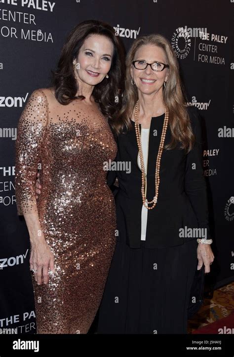 New York Ny Usa 17th May 2017 Lynda Carter Lindsay Wagner At