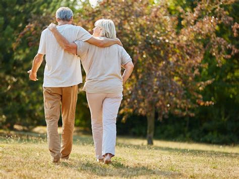 Senior Holiday Check In Staying Connected Seasons Retirement Communities