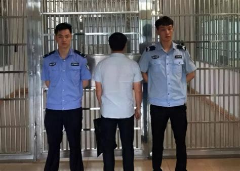 迁安一男子因伪造学历等证明，被迁安警方拘留！ 搜狐大视野 搜狐新闻