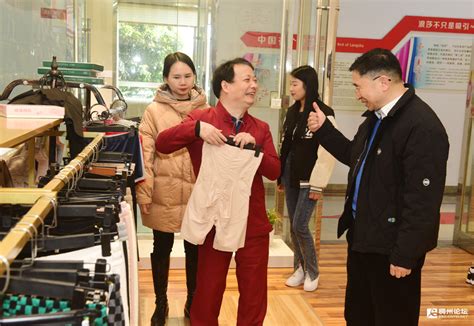 诚信之星崔万志与浪莎集团签署战略合作协议 浪莎控股集团官方网站