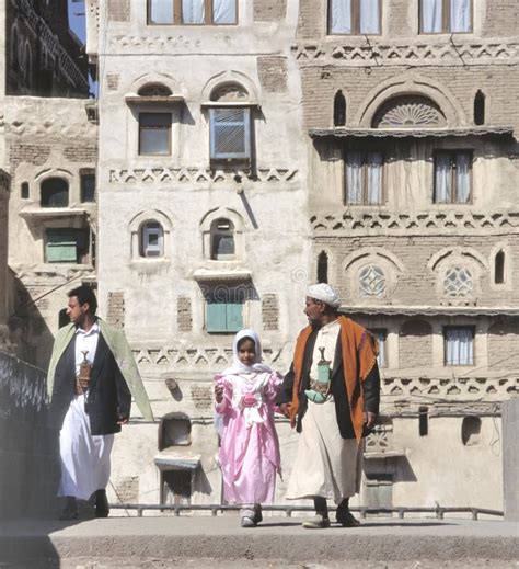 Father And Daughter Walking Together In Yemen Editorial Image Image Of Tradition Veil 336649505
