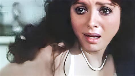 نبيلة عبيد فى الفيلم الممنوع من العرض المثير الممتع علاقات ممنوعة