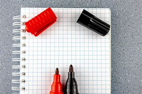 Premium Photo Markers And Notepad Felt Pens And White Sheets Of