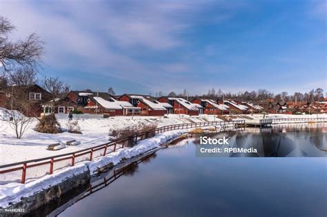 팔 룬2018 년 3 월 30 일 스웨덴 달라 르 나 Falun의 도시의 센터에 아름 다운 목조 주택 0명에 대한 스톡 사진 및 기타 이미지 Istock