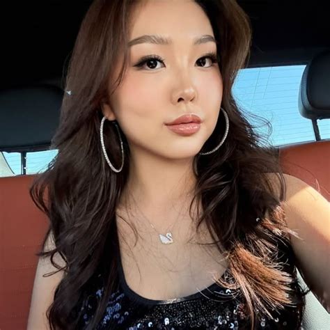 Нэг хаалга🚪хаагдахад Нөгөө хаалга🚪үргэлж нээгддэг Таньдаг хүмүүс 🙅🏼танихгүй болоход Танихгүй