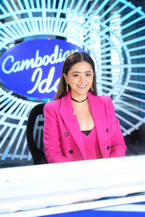 រៀបការបានប៉ុន្មានឆ្នាំ ឱក សុគន្ធកញ្ញា សរសើរស្វាមីដល់ថ្នាក់នេះ Khmerload Cambodia Latest News
