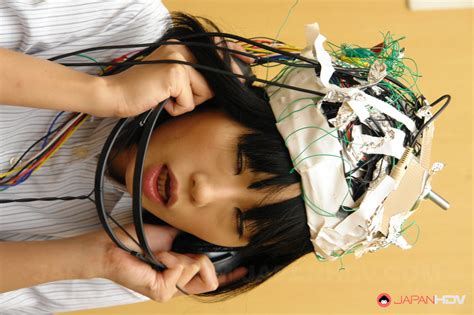 歌姫紅白が儀式中にBJを行い精液を飲み込む NakedPics