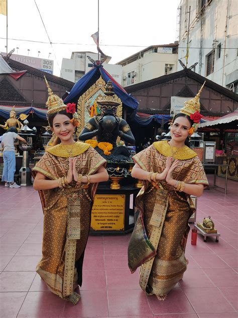 รำถวายพระพิฆเน รำไทย รำแก้บน เช่าชุดไทย ติดต่อ 0895067891 Facebook