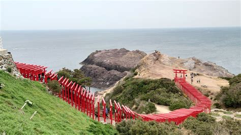 山口県元乃隅神社は真っ赤な鳥居が海に連なる美しい絶景スポット 名所旧跡 All About