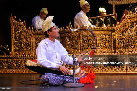 Burmese Musician U Sein Nyunt Naing Plays Saung Gauk As He Performs ニュース写真 Getty Images