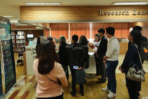 ตอนรบคณะกรรมการจาก AUN QA ทเขาตรวจรบรองหลกสตรตามเกณฑ AUN QA BUU LIBRARY