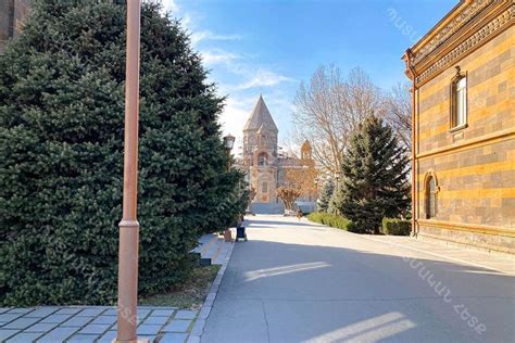 Մայր Աթոռ Սուրբ Էջմիածին Հայ Առաքելական Եկեղեցու հոգևոր և վարչական կենտրոն