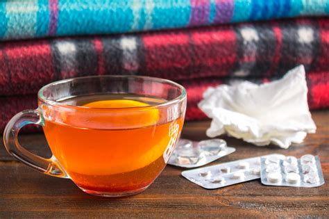 감기환 약 스프레이 대 한 마약입니다 민간 요법레몬 티 라즈베리 잼 온도계 손수건입니다 병 인플루엔자의 치료입니다 0명에 대한 스톡 사진 및 기타 이미지 Istock