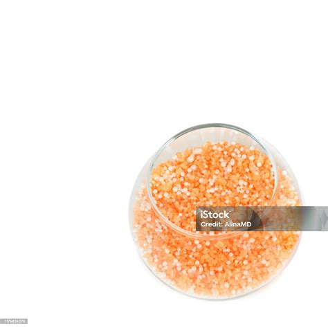 바다 미네랄에서 유기 화장품 흰색 배경에 고립 된 목욕 소금 0명에 대한 스톡 사진 및 기타 이미지 0명 개인 장식품 건강관리와 의술 Istock