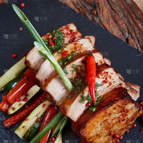 烤猪肉 格子烤肉 蔬菜 配方 清新 香料 食品 餐具 餐馆 沙拉