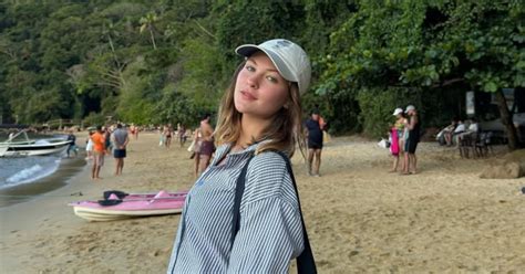 Sobrinha De Xuxa Nikki Meneghel Posa Em Praia Em Angra Dos Reis Veja Cnn Brasil