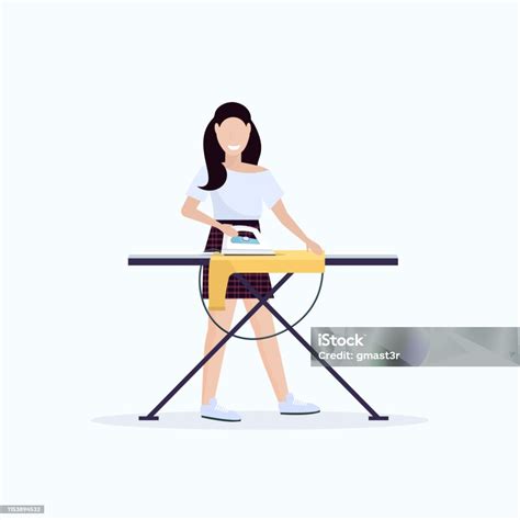 주부 다림 질 옷 젊은 여자 들고 철 웃는 소녀 가사 개념 여성 만화 캐릭터 전체 길이 평면 흰색 배경 가사 집안일에 대한 스톡 벡터 아트 및 기타 이미지 Istock