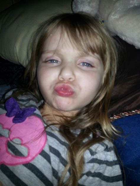 Lizzy Sending Kisses ♡♡ Sending Kisses Kiss Lol