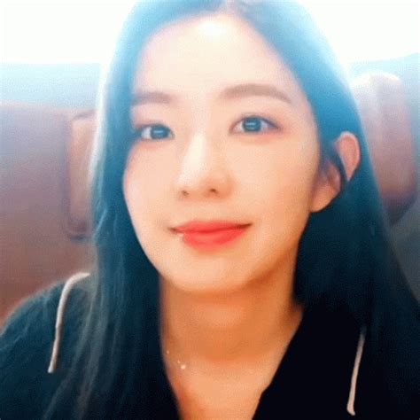 Irene Red Velvet Cute Giggle Gif Gifdb Com