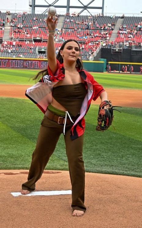 Dafne Keen Ccxp Keen Style Nikki Bella Photos Beautiful Celebrities