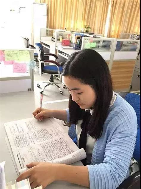 用詩詞給全班學生寫評語的別人家老師，畢業於浙師大 每日頭條