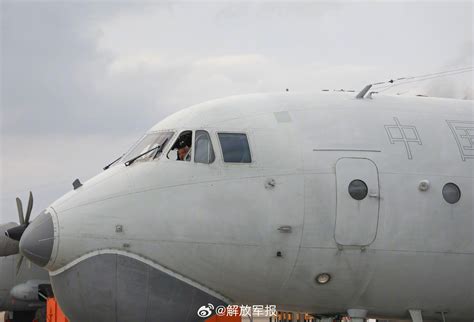 振翅海天南部战区海军航空兵组织多架反潜巡逻机开展搜攻潜训练