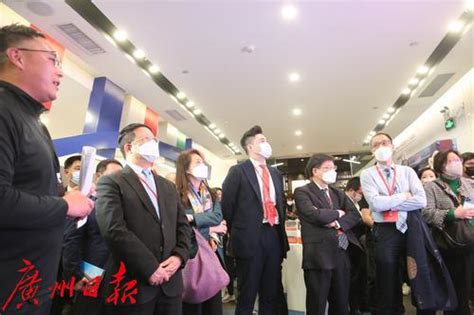 香港传媒高层人士大湾区参访团到访广州市天河区港澳青年之家总部