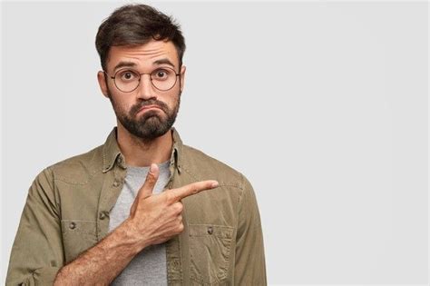 Создать мем недовольный клиент молодой мужчина борода Картинки Meme