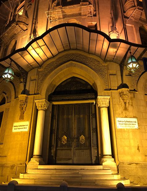 Ulus İş Bankası შენობა • მდებარეობა ფოტოები და ინფორმაცია მის შესახებ • კულტურული ინვენტარი