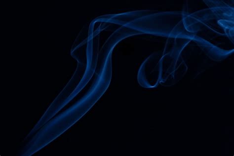 검은 배경에 흰 연기 컬렉션 무료 사진