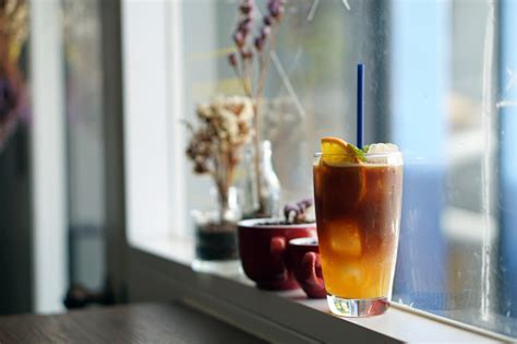 오렌지와 아이스 커피오렌지 주스와 크 래 프 트 소 다 혼합 에스프레소 한 잔 흐린 배경에 민트 잎을 얹어 0명에 대한 스톡 사진 및 기타 이미지 Istock