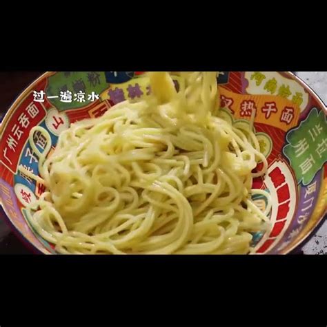 别总吃泡面了，试试这个5分钟就能吃上的武汉热干面，不好吃算我输 Youtube