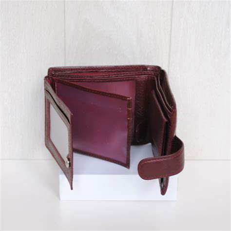 МЪЖКИ ПОРТФЕЙЛИ МЪЖКИ ПОРТФЕЙЛ ОТ ЕСТЕСТВЕНА КОЖА С ДОПЪЛНИТЕЛНИ ПРЕГРАДИ КЛАСИЧЕСКИ МОДЕЛ