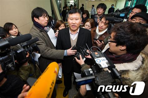 故 조성민 사망 중간 수사사항 발표하는 경찰 뉴스1