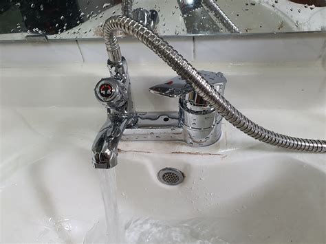 전기온수기설치 세면대 샤워겸용 수전설치 콘센트 설치 싱크대 수전교체 세면대 폽업교체 서울특별시 서초구 방배동 주택수리종합 당근 비즈 소식