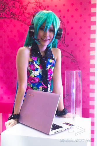 Lenovo เปดตว Sleek Notebook รน IdeaPad S และ S RE V