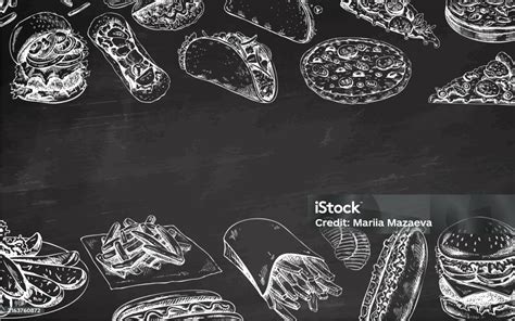 손으로 그린 흑백 스케치 길거리 음식 테이크 아웃 음식 패스트 푸드 칠판 배경에 정크 푸드 햄버거 칩 피자 핫도그 부리 토 타코