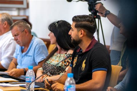 Общинският съвет в Мездра прие Бюджет 2023 снимки