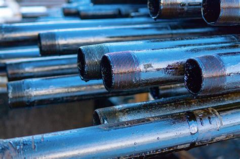 파이프 금속 질감입니다 석유 장비 파이프 갑판에 시추 파이프 녹슨 드릴 파이프는 우물 섹션에서 교 련 되었다 0명에 대한 스톡