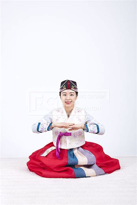 한복나들이 178pho382 프리진 사진 이벤트 사람 Pho382c 컨셉 사진 명절 기념일 인물 실내 스튜디오 전통 의상 의복 전통의상 명절