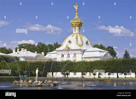 Russia, Petrodvorets- Peterhof Palace Stock Photo - Alamy
