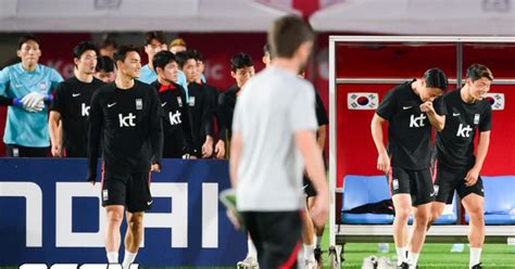 밝은 분위기 축구대표팀 사진