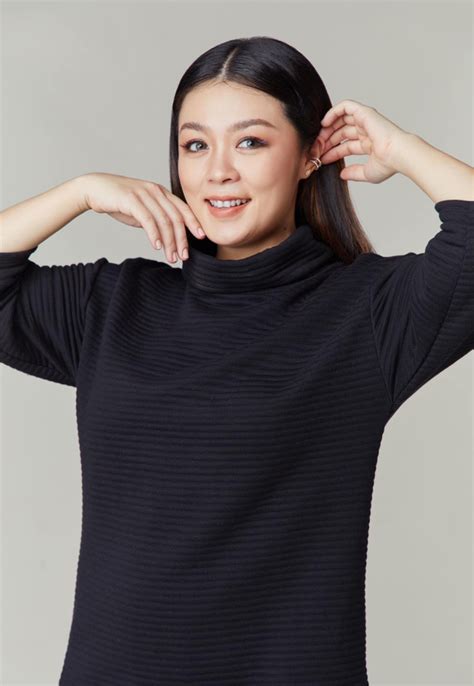 ပရိသတ်တွေ မမြင်ဖူးသေးတဲ့ ချစ်ဖို့ကောင်းတဲ့ ငယ်ငယ်က ပုံရိပ်လေးတွေကို မျှဝေလာတဲ့ ဖွေးဖွေး