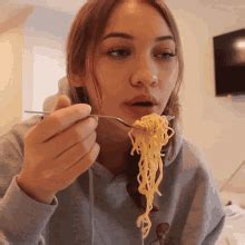  Girl Eating Spaghetti Tenor